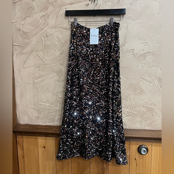 By Together | Skirts | Nwt By Together Sequin Skirt Boutique Closeout ...